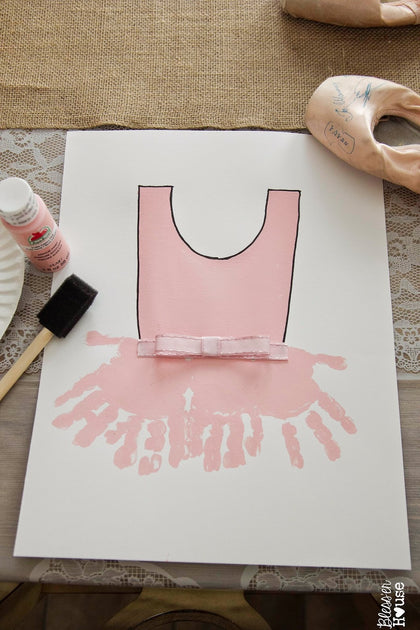 How to Make a Handprint Tutu – Marais Sky